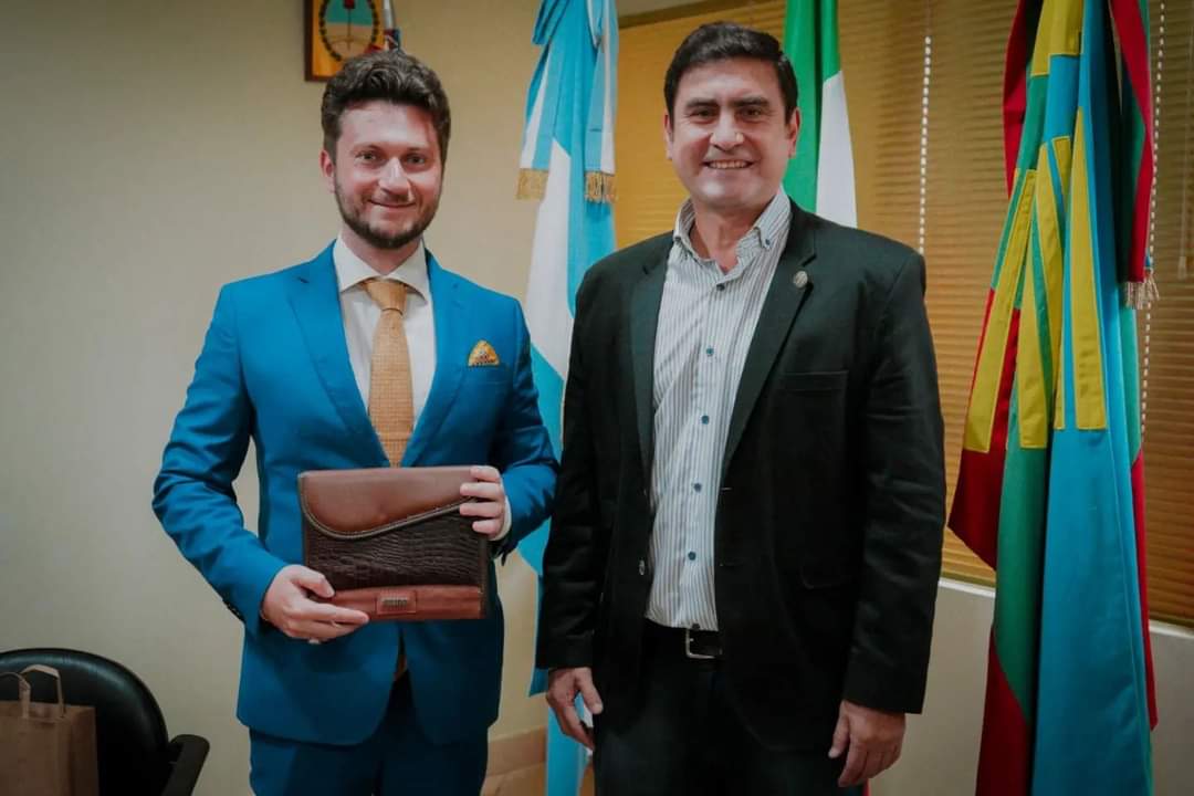 El Intendente de la ciudad de Eldorado, Dr. Fabio Martínez, recibió ...